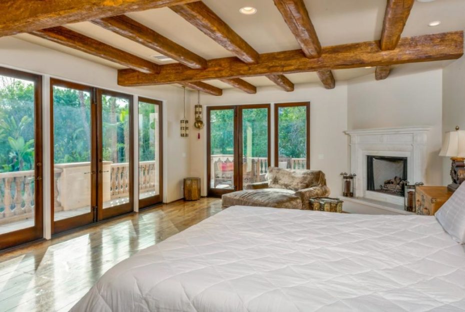 Miley Cyrus lists family home for $5.9 Million