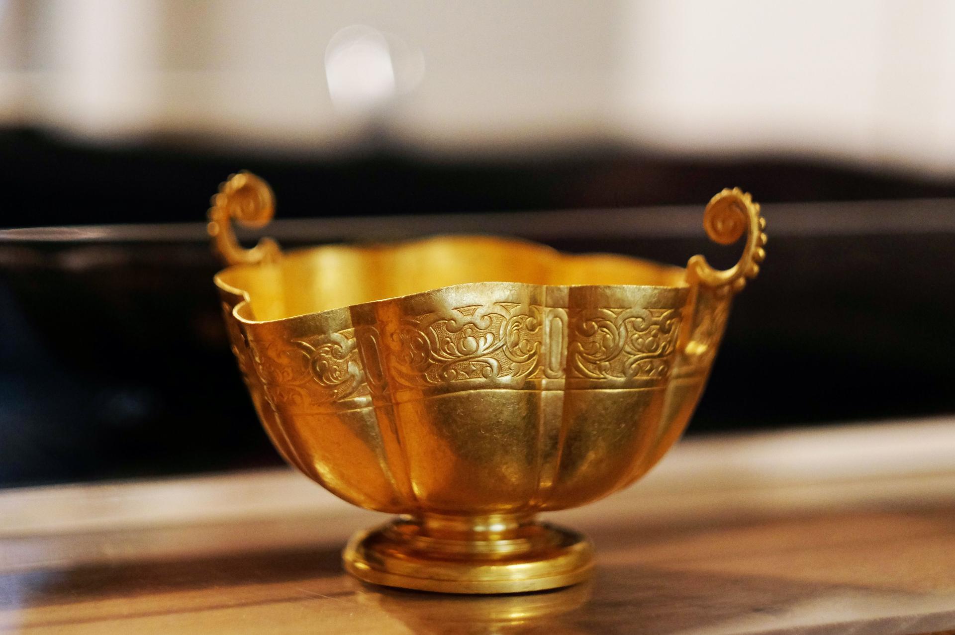 Spanish treasure from 17th century on sale in New York