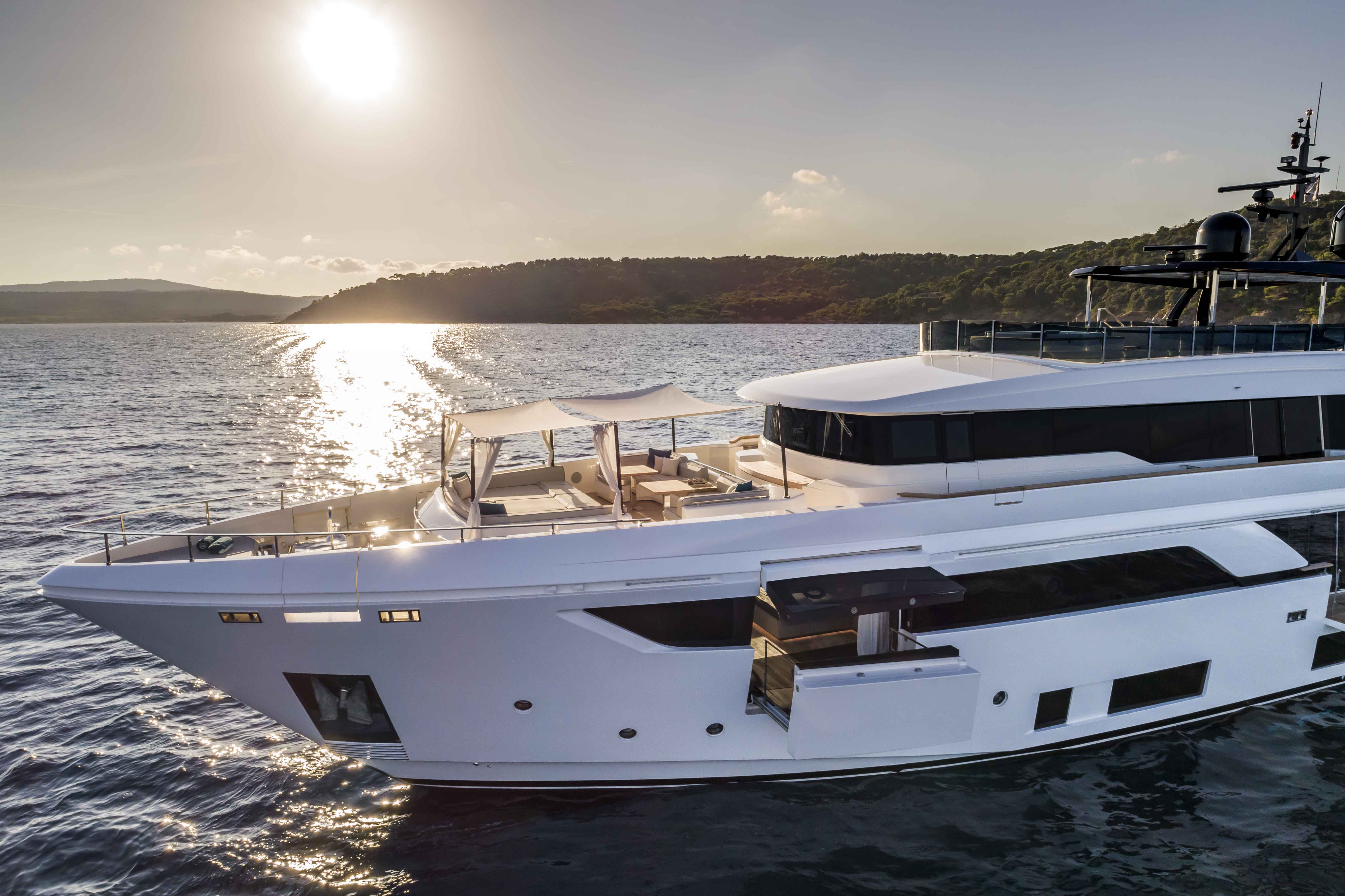 Custom Line Navetta 42: A Work of Art from Ferretti Group - LUXUO