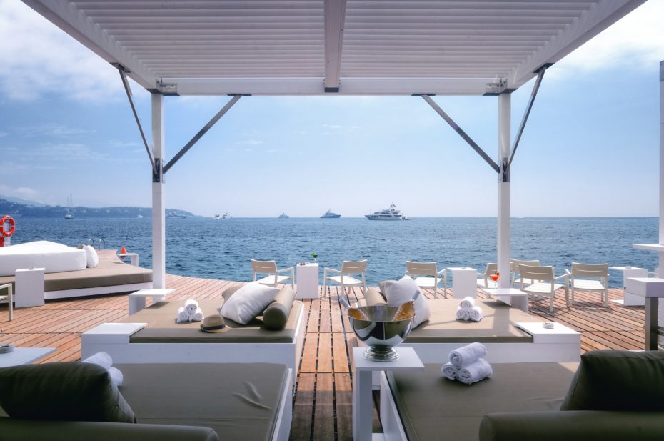 Move Aside Luxury Yachts and Boat Parties, Floating Bars are the New ...