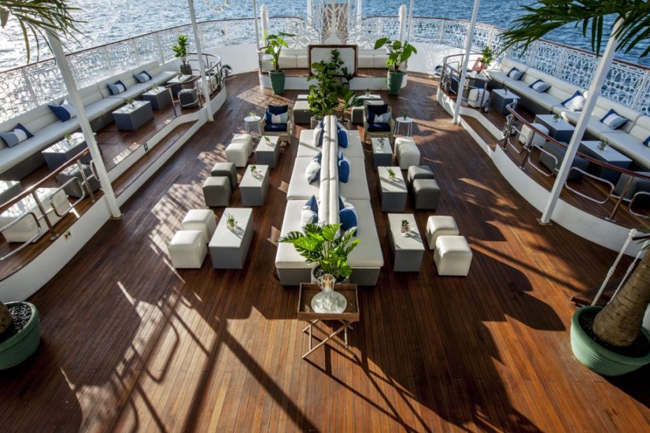 Move Aside Luxury Yachts and Boat Parties, Floating Bars are the New ...