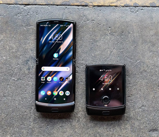 Fashionistas Rejoice The Return Of 2000's Motorola Razr