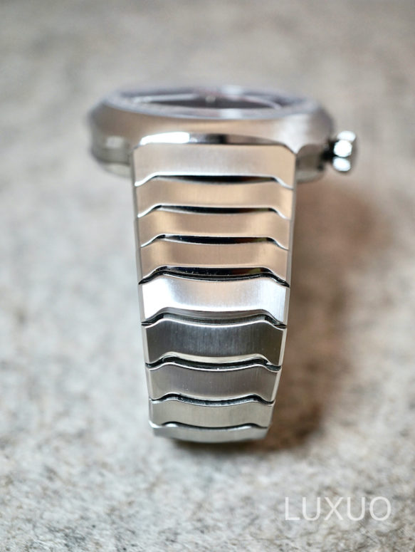 Moser Streamliner Flyback Chronograph, the brand's first luxury sports ...