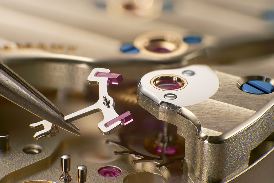 Examining the Escape Wheel and Pallet Fork - LUXUO