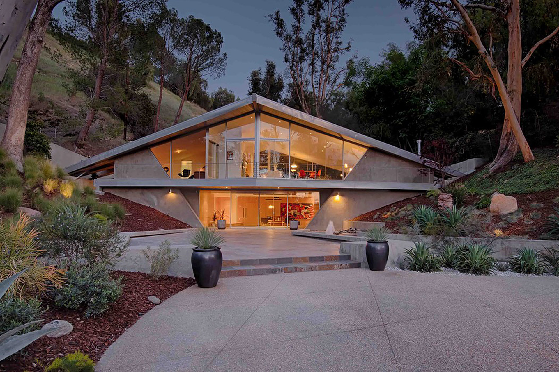 The Illustrious Tarzana Triangle House By Harry Gesner May Fetch Up To ...