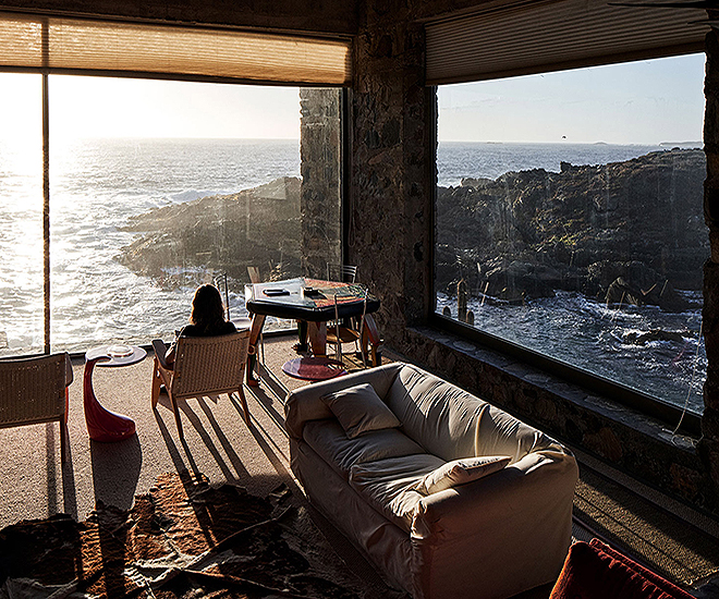The Cliff-Hanging Los Vilos House By Cristián Boza Represents Timeless ...