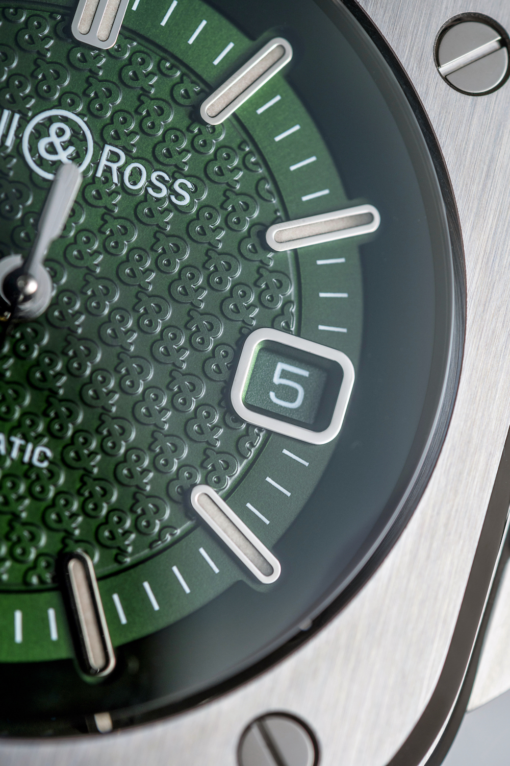 BR 05 Sincere Green Steel Spotlights the Ampersand