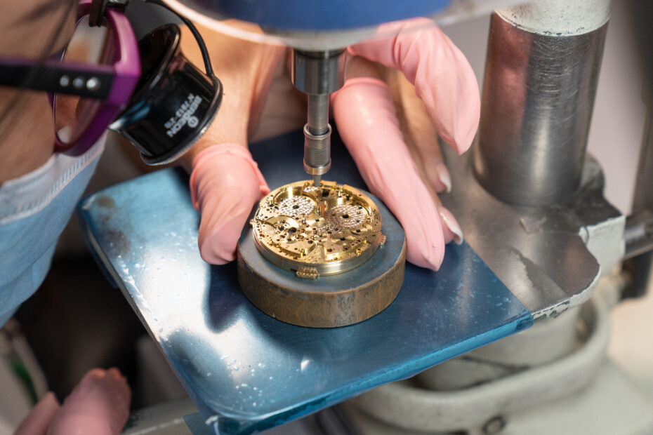 Plan-Les-Watches: The Watchmaking Prowess Behind Patek Philippe - LUXUO