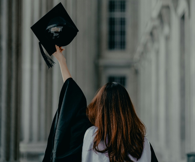 Choosing a Luxury Personalised Gift to Commemorate Graduation - LUXUO