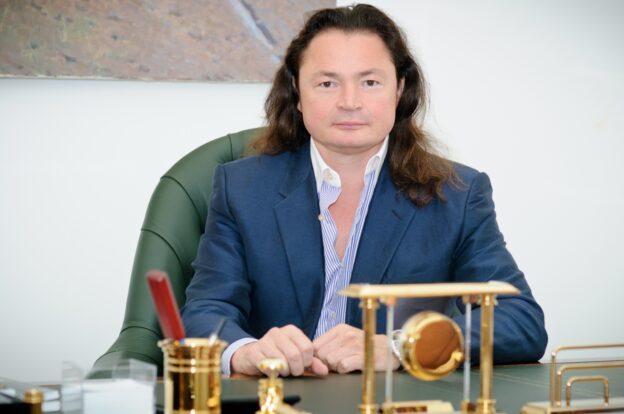 Vladimir Semenikhin: Biography in Art, Culture, Construction - LUXUO
