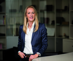 Women Who Built Empires: Female Entrepreneurs Breaking Glass Ceilings ...