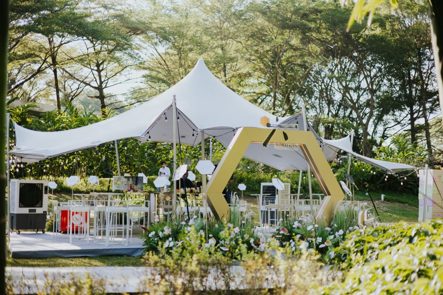 The Dynamic Duo Behind Roku Gin x AIR CCCC's Collaborative Pop-Up Expertise - Road Universe