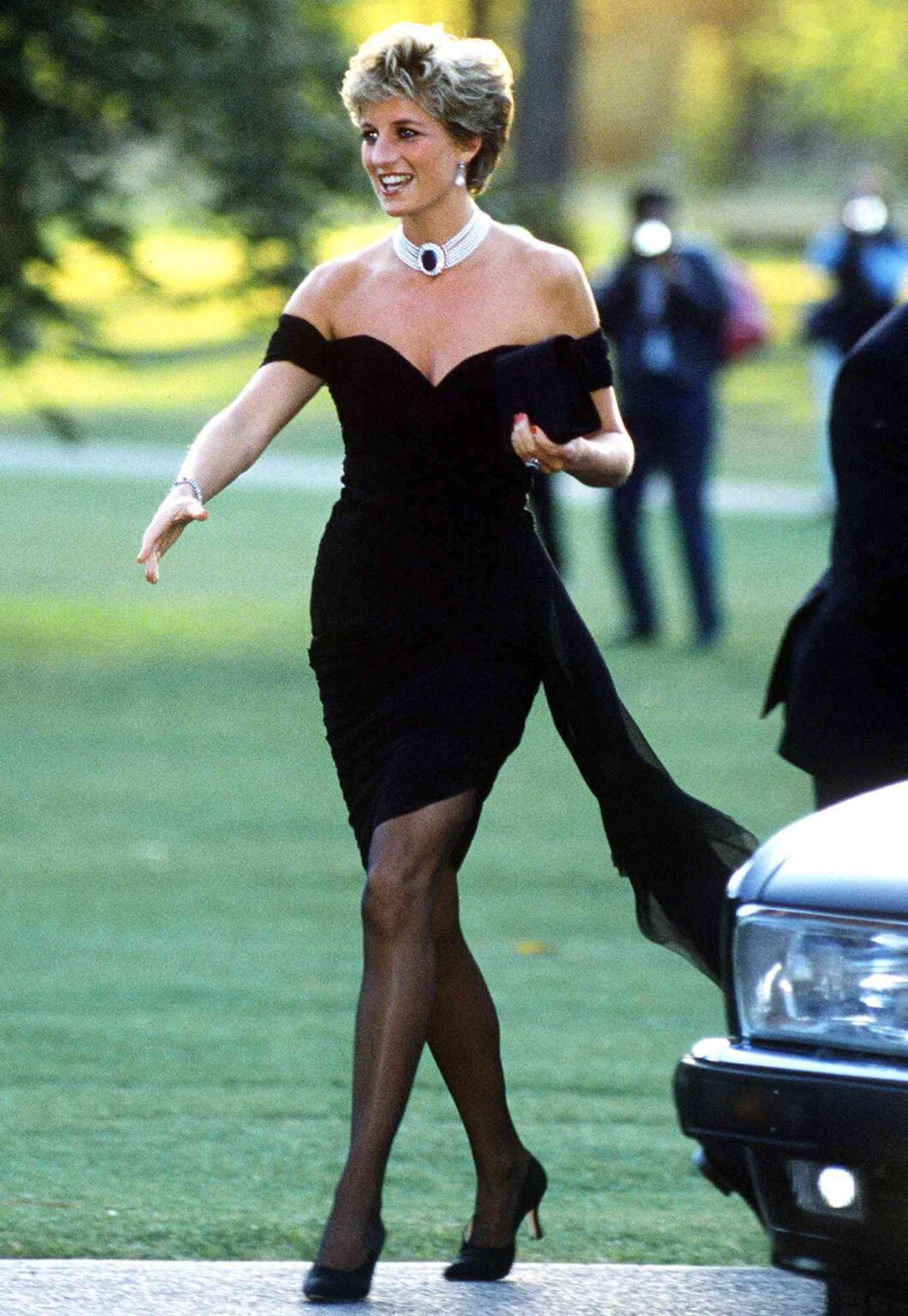 8 Historical Fashion Pieces That Defined Cultural Moments - LUXUO